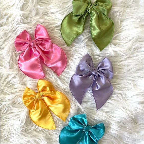 June and Olivia | Accessories | Brand New Bundle Of Satin Hair Bows ...